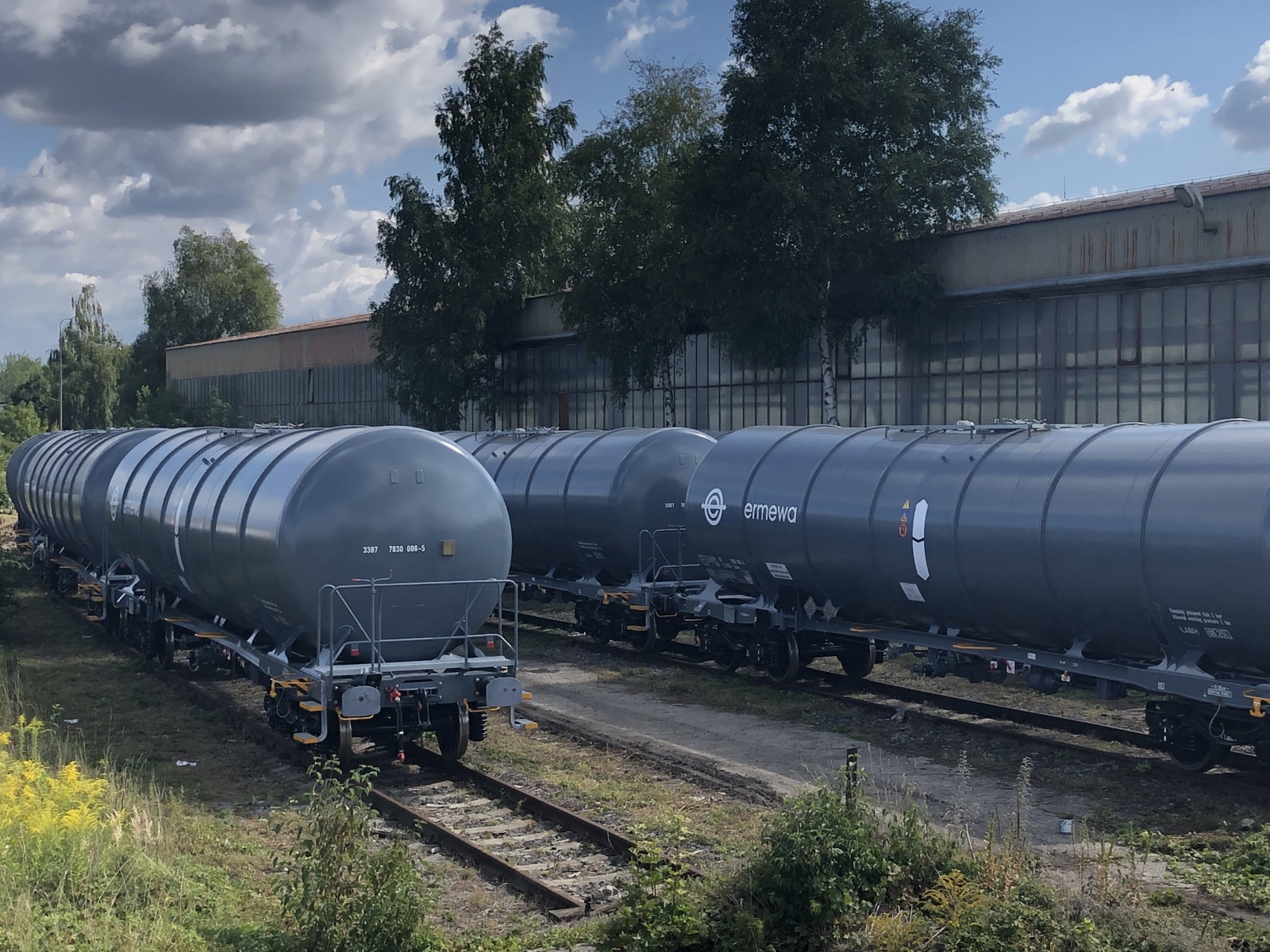 First Zacns 98´ tank wagons for ERMEWA SA – NYMWAG First Zacns 98´ tank wagons for ERMEWA SA – NYMWAG